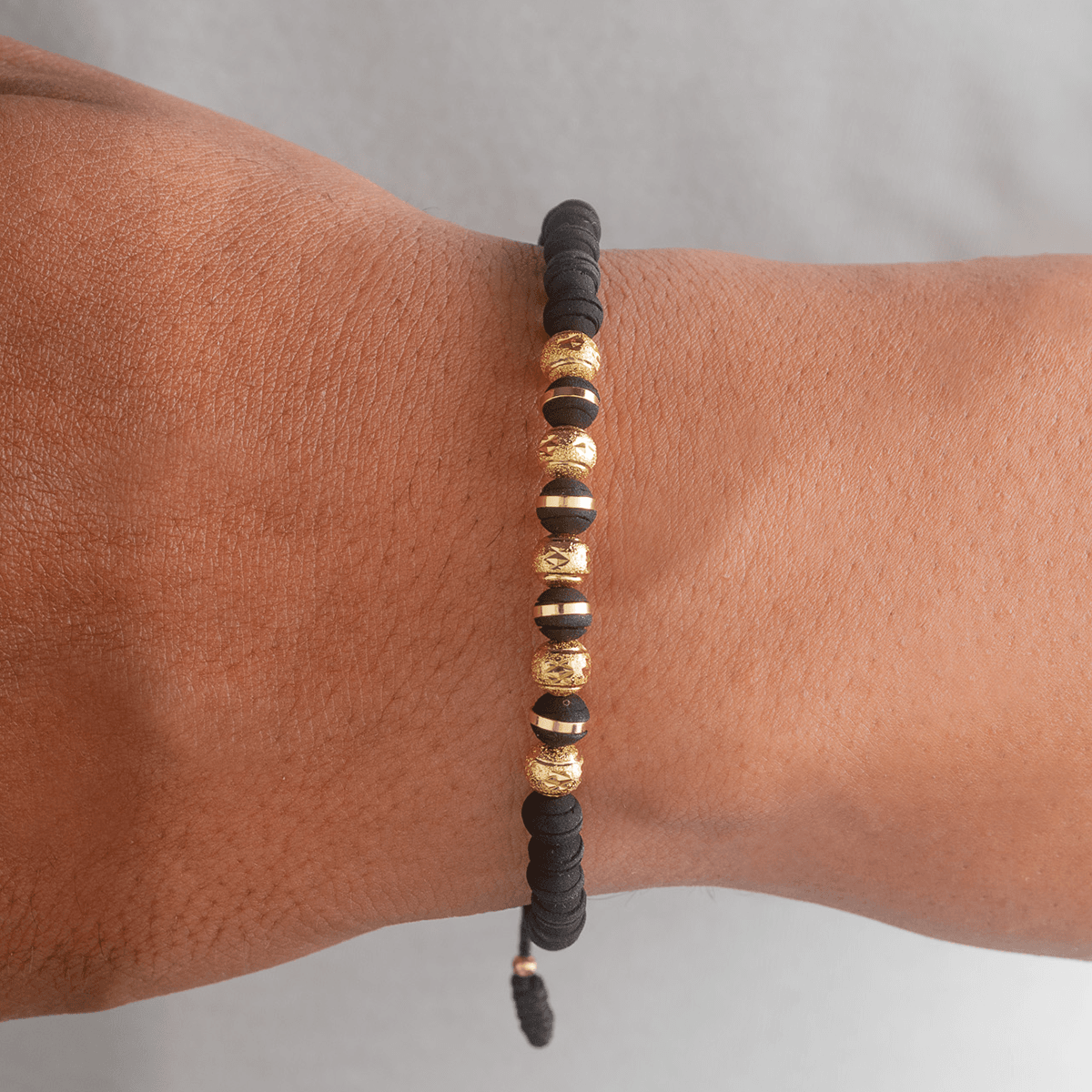 Manillas Artesanales. Balines en Oro Laminado 18k – Vibrantto Joyería